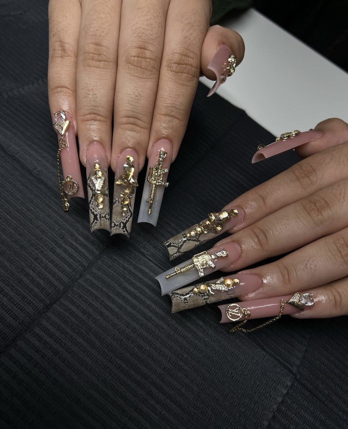 22+ Sparkly New Year's Nails for New Beginnings - ♡ July Blossom