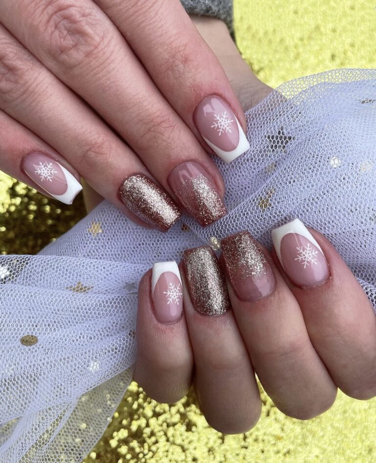 22+ Sparkly New Year's Nails for New Beginnings - ♡ July Blossom