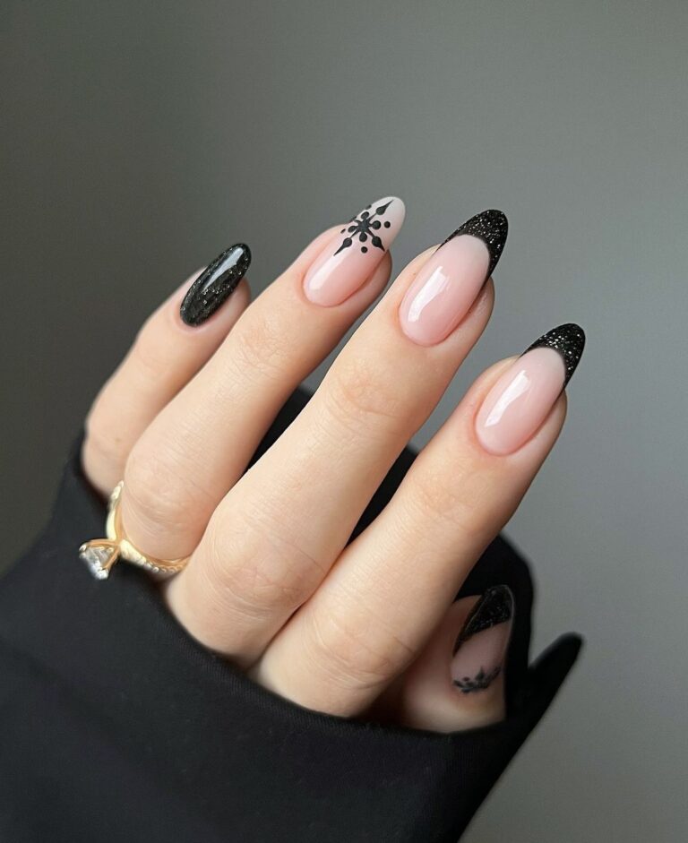 22+ Sparkly New Year's Nails for New Beginnings - ♡ July Blossom