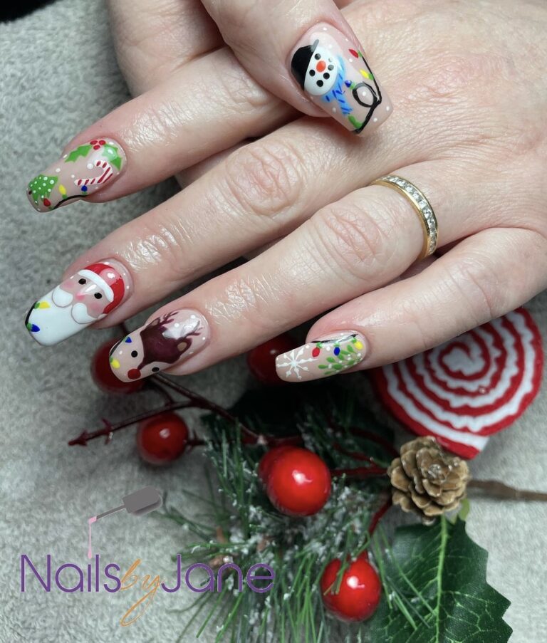 35+ Festive Christmas Nails to Choose from - ♡ July Blossom
