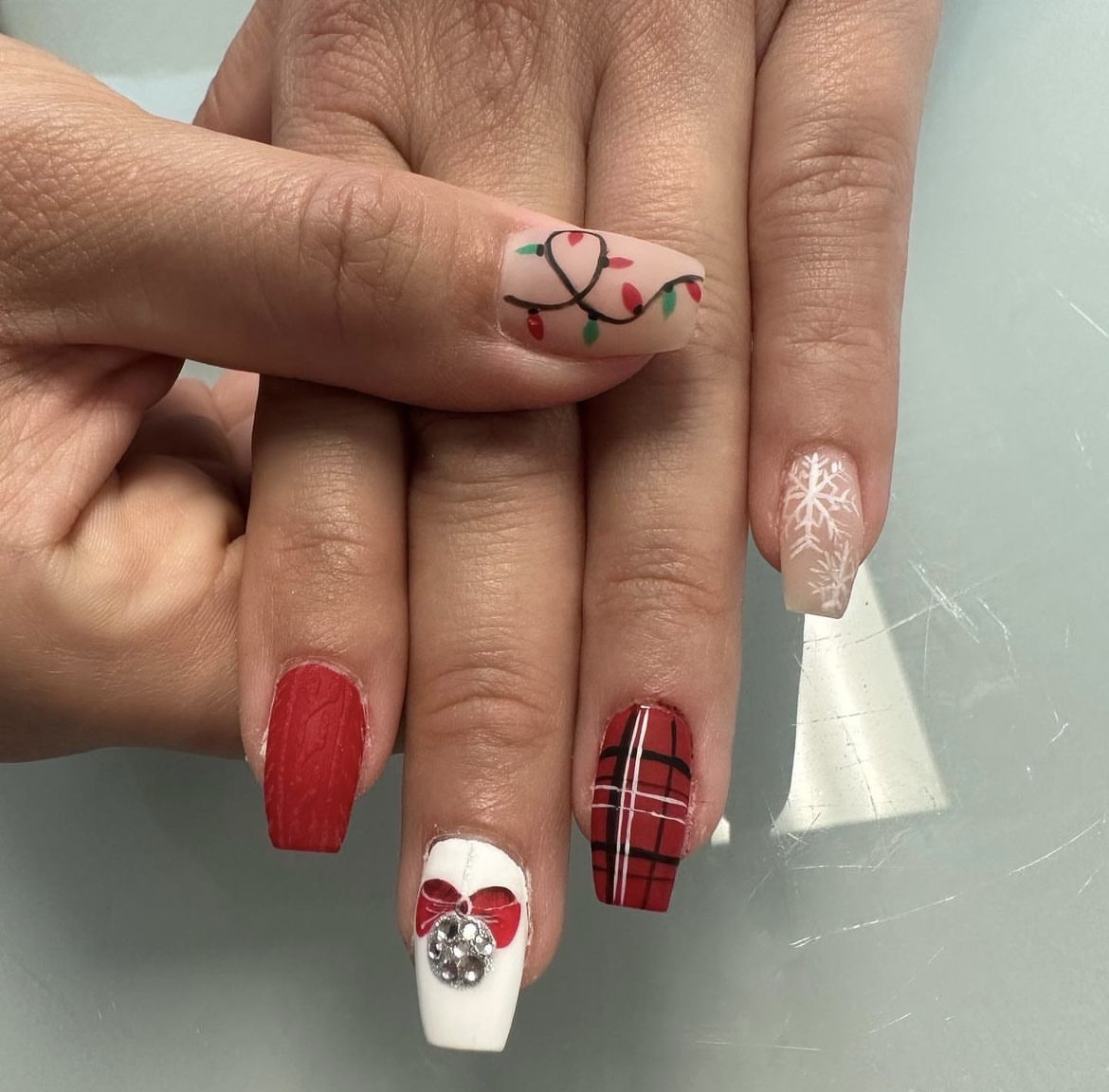 35+ Festive Christmas Nails to Choose from - ♡ July Blossom
