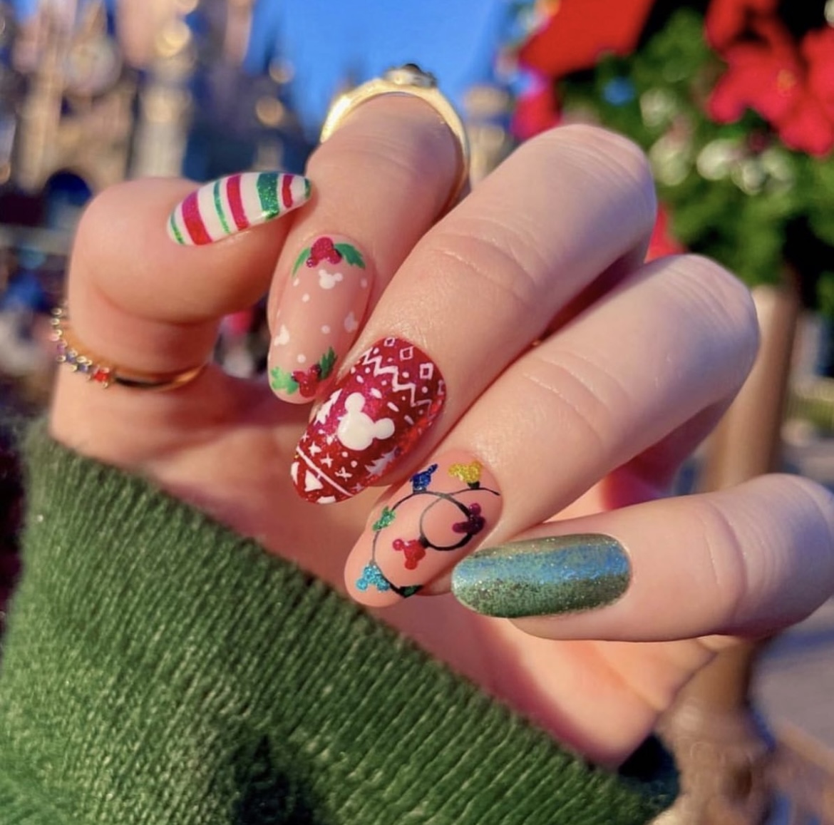 35+ Festive Christmas Nails to Choose from - ♡ July Blossom