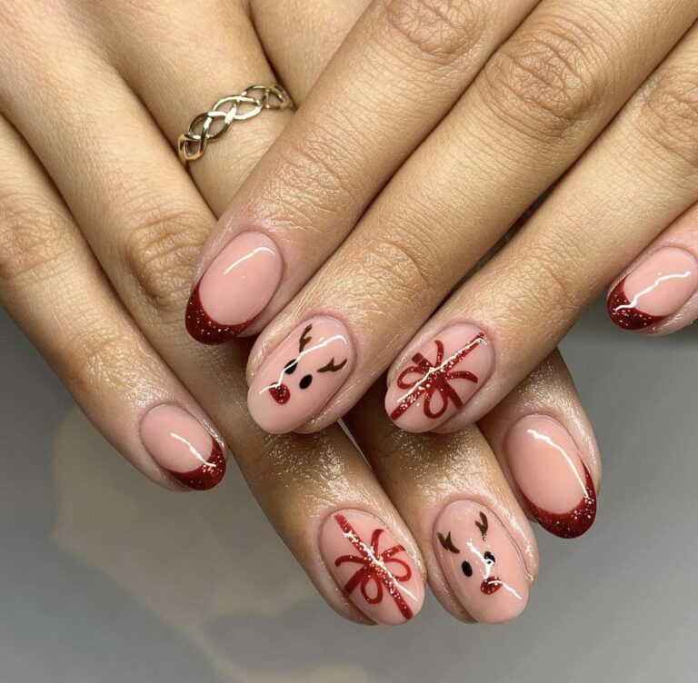 35+ Festive Christmas Nails to Choose from - ♡ July Blossom